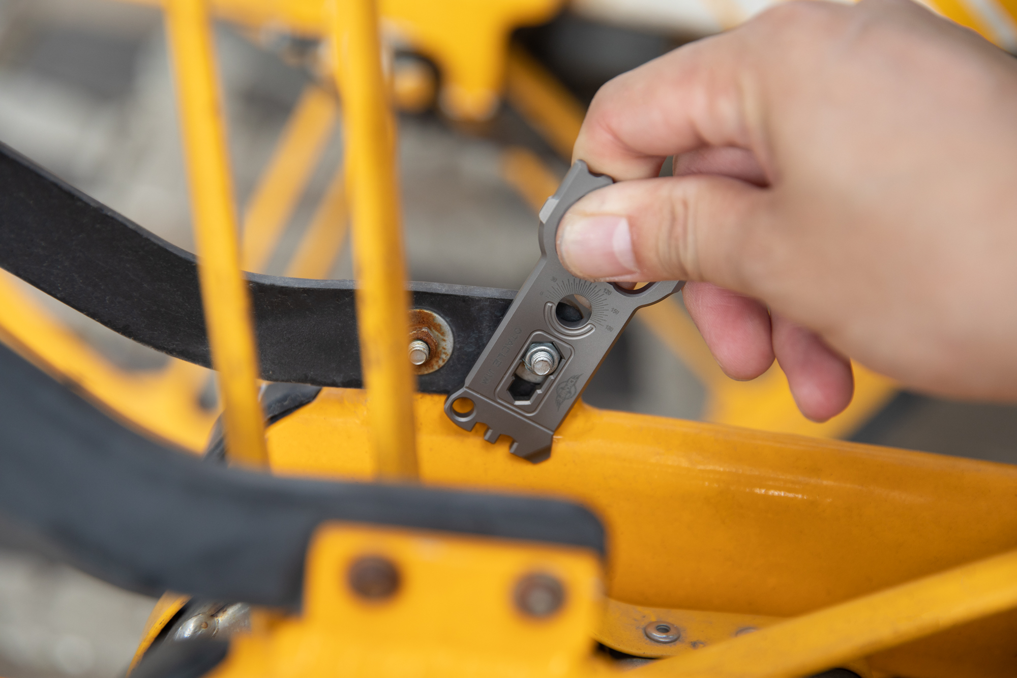 Olight Otacle J1M Marauder 2-shaped Titanium Multi-functional Pry Bar ...