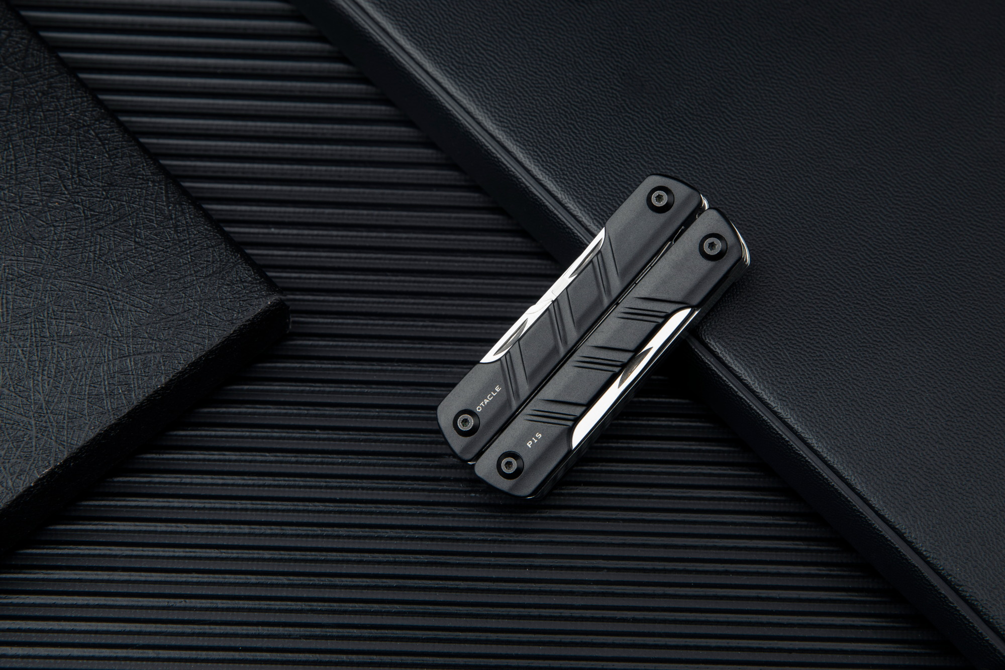 Otacle P1S Compact and Lightweight 9-in-1 EDC Multi-functional Tool - Olight Australia